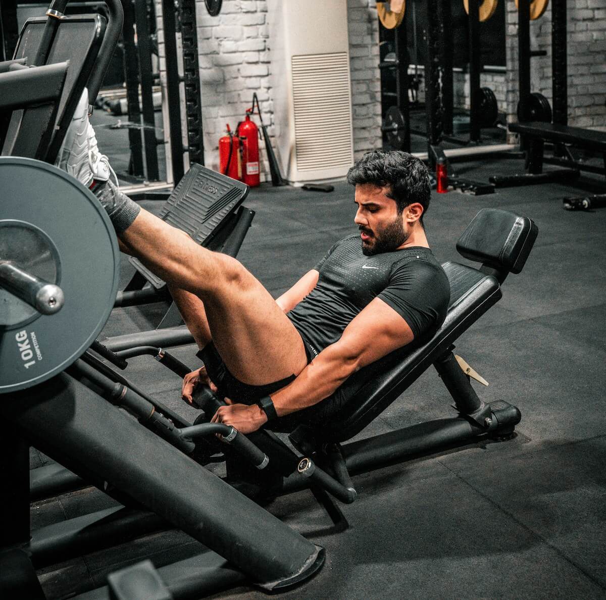 Quels sont les avantages de la leg press, cette machine Fitness devenue ...